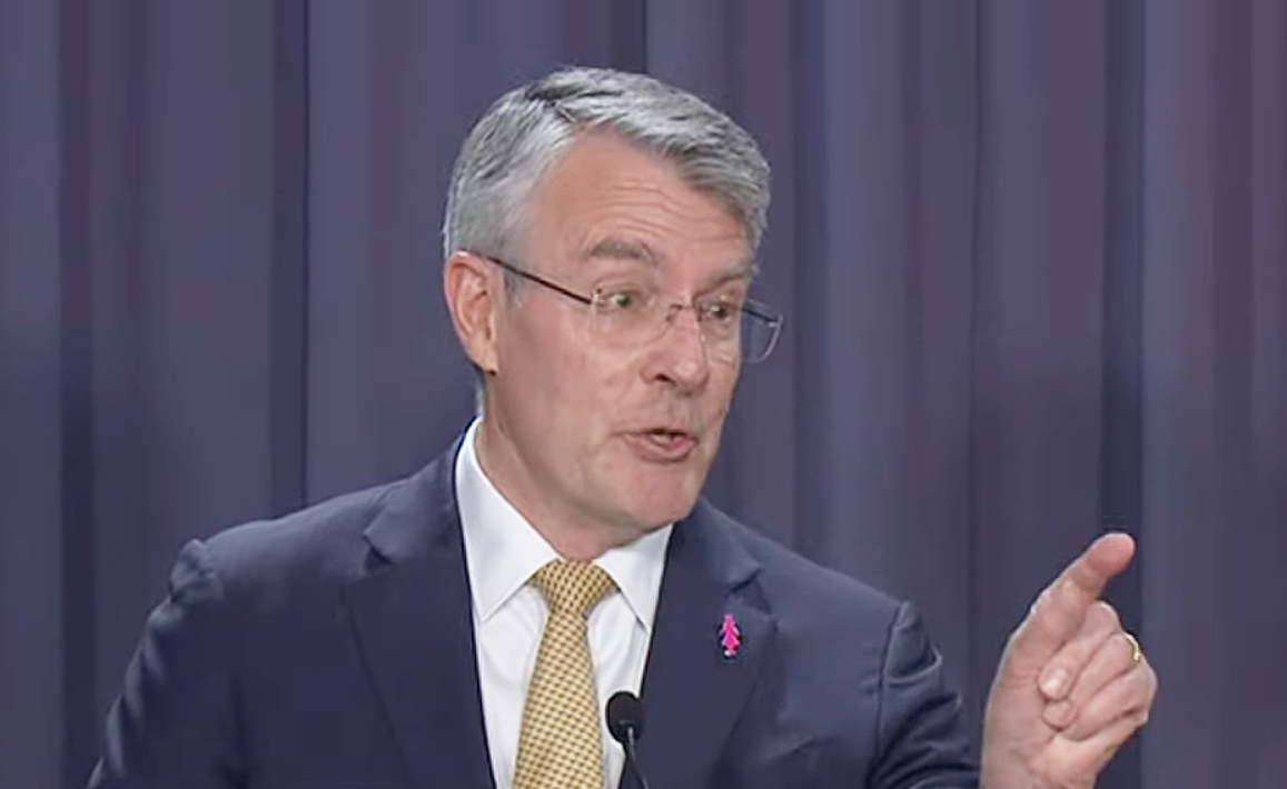 Mark Dreyfus asked to apologise after exchange with journalist