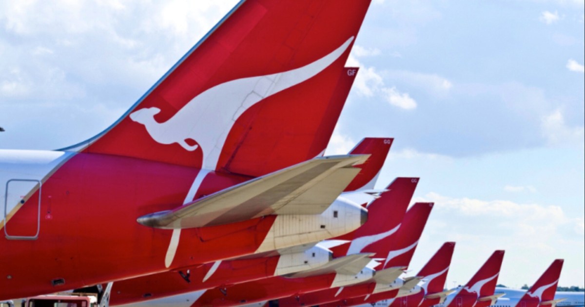 Qantas pilots shut down engine before landing safely