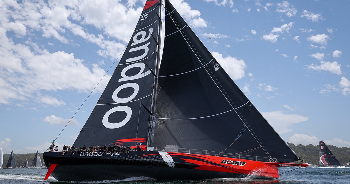 Andoo Comanche takes early lead in Sydney to Hobart