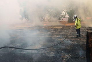 Bushfire north of Perth breaks containment lines