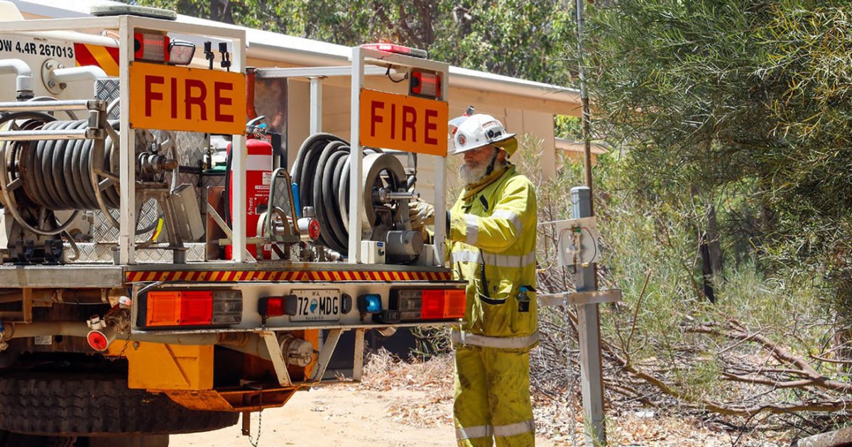 Bushfire closes Eyre Highway in Western Australia