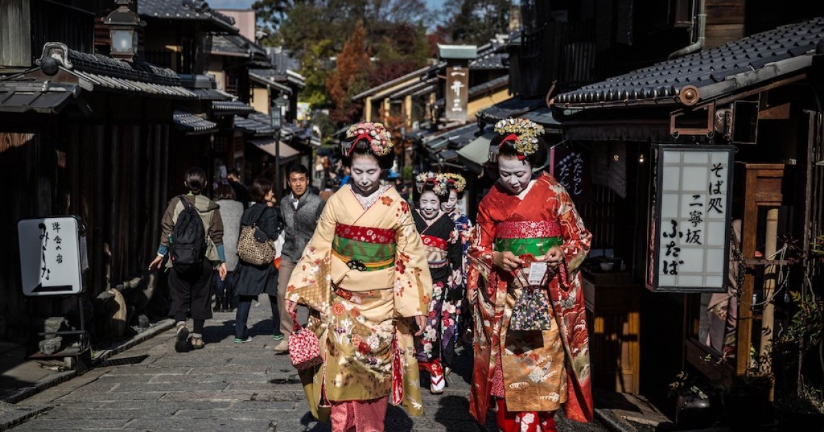 Japanese city of Kyoto to ban tourists in popular sightseeing spots