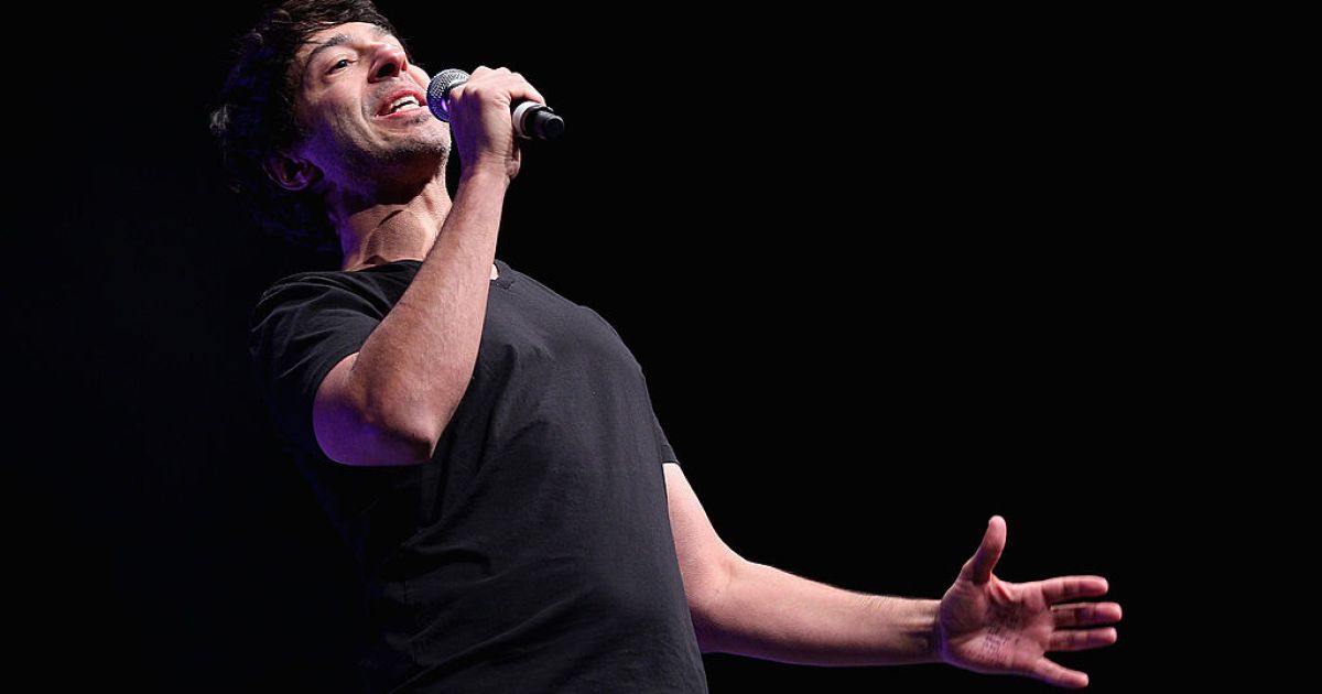 Arj Barker and breastfeeding mother spark ‘gig etiquette‘ debate