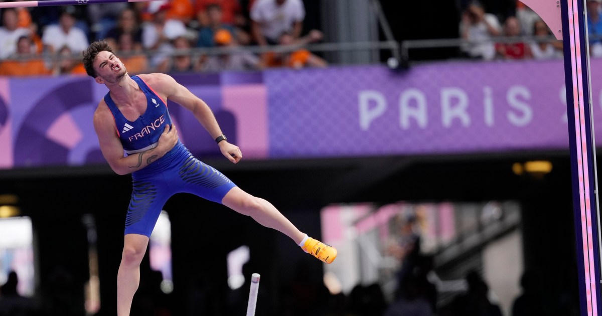 French pole vaulter goes viral after bar mishap
