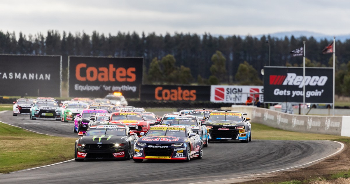 Cam Waters dodges chaos for big Tasmania Supercars win