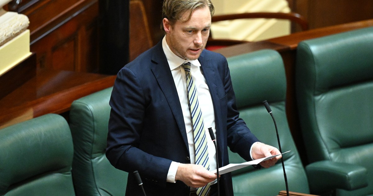 Greens MP leaves party after office relationship