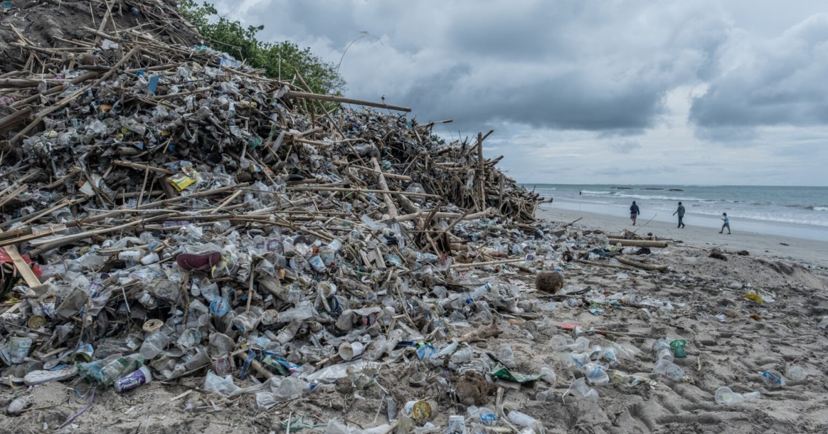 Bali has as problem, this is how it's cleaning up its ocean of plastics