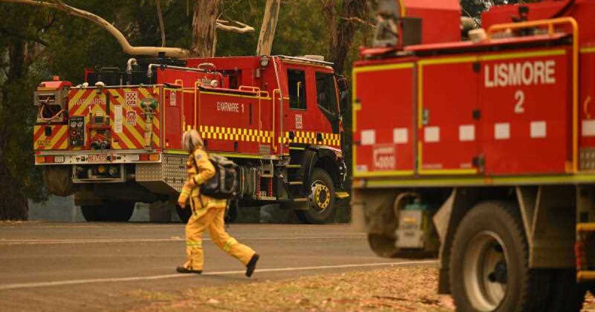 Lives in danger in escalating bushfire emergencies