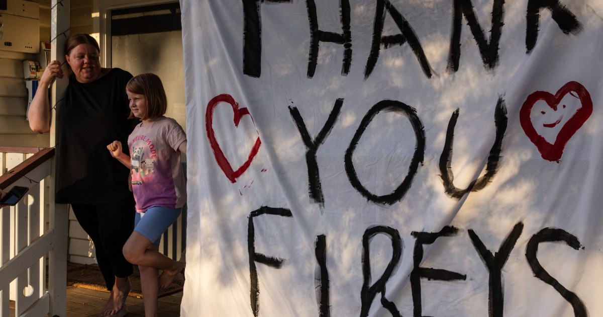 Winds, terrain could merge national park bushfires