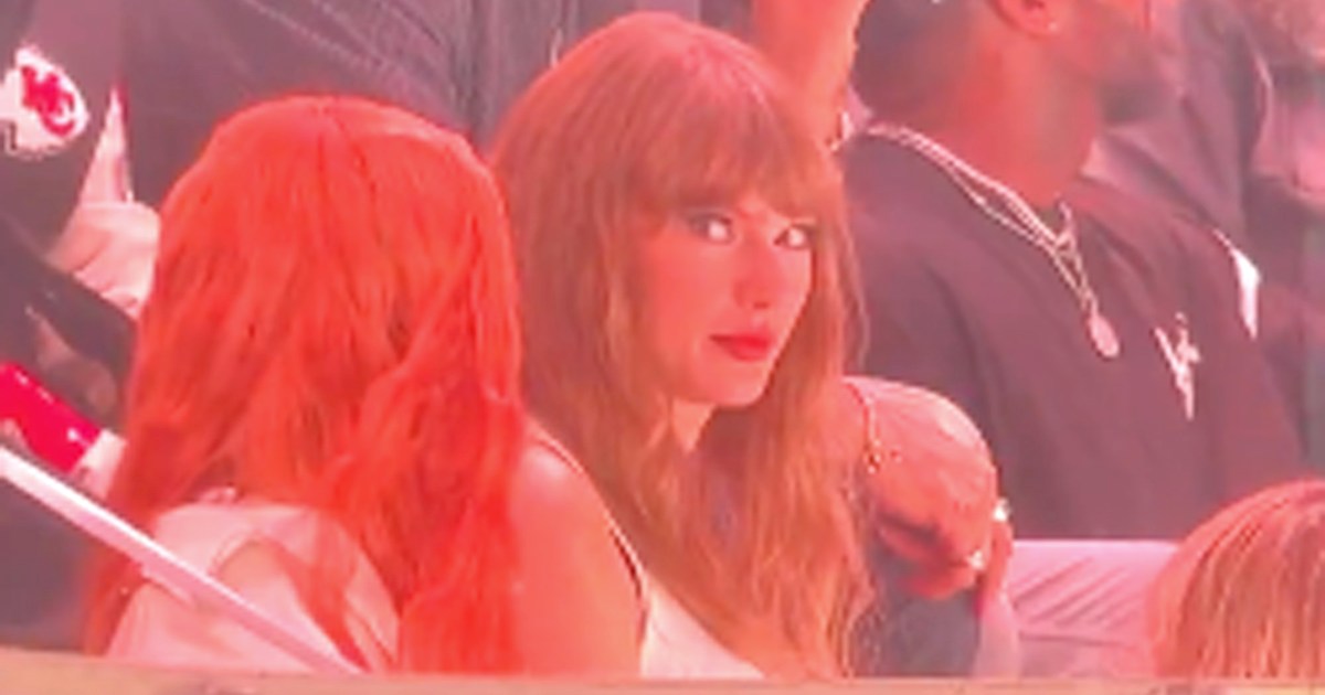 Taylor Swift's side-eye after surprise Super Bowl move