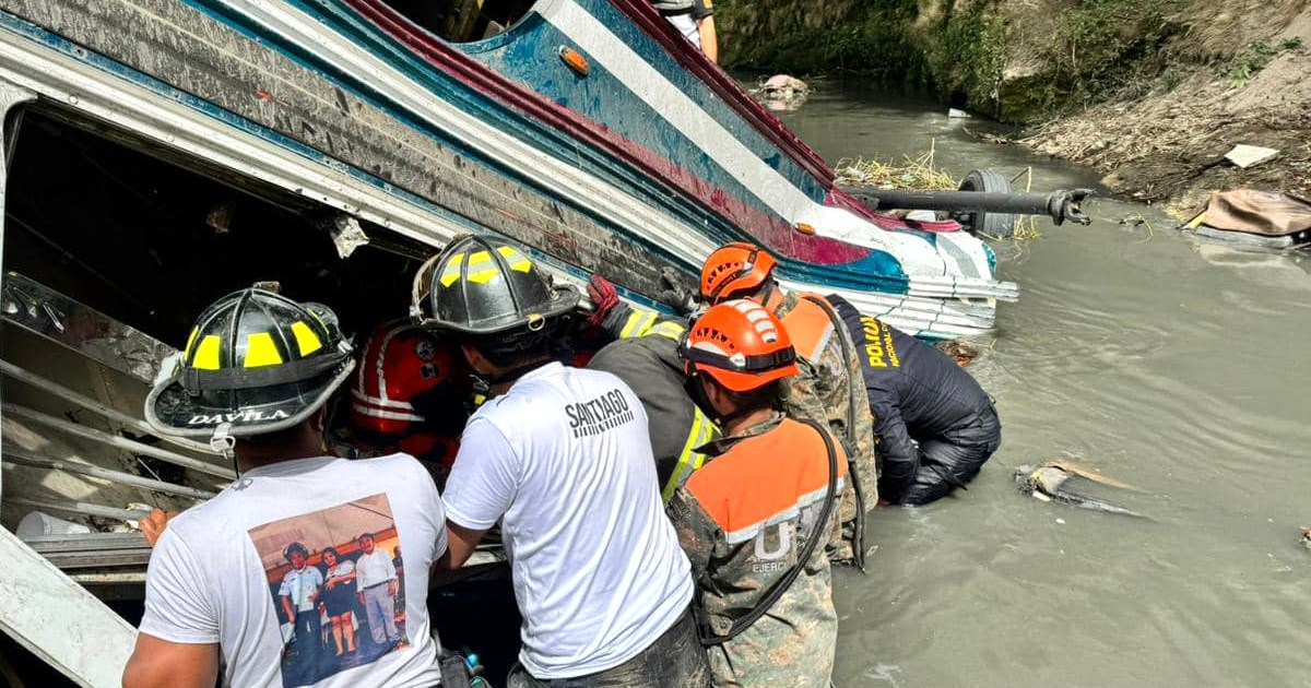 At least 50 killed as bus plunges off Guatemala bridge