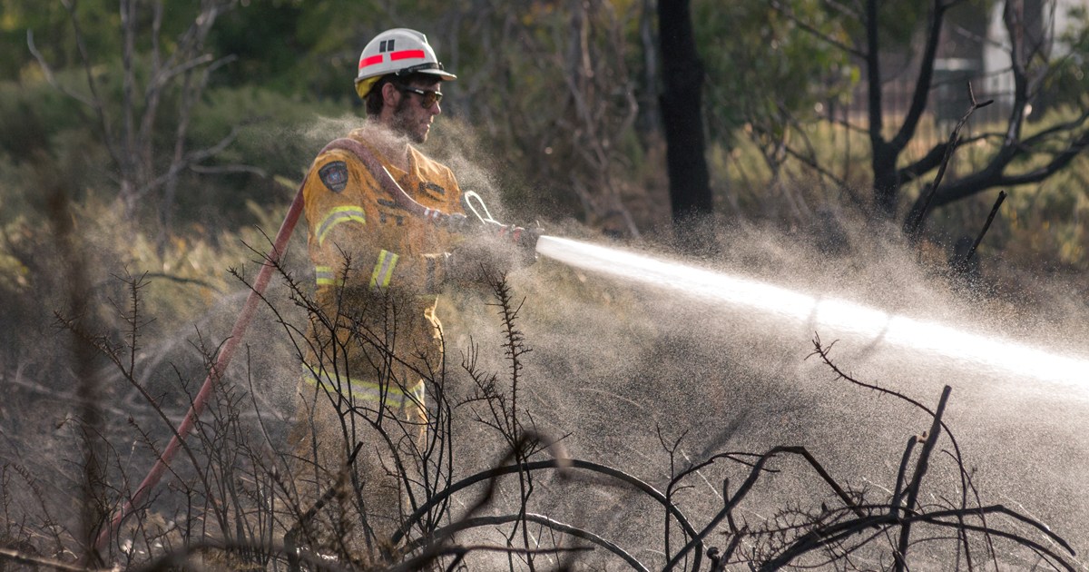Lives under threat as uncontrolled bushfires rage