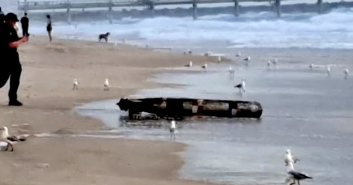 Practice torpedo washes up on busy Qld beach