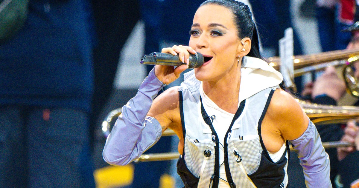 Katy Perry leads Blue Origin's planned all-female crew