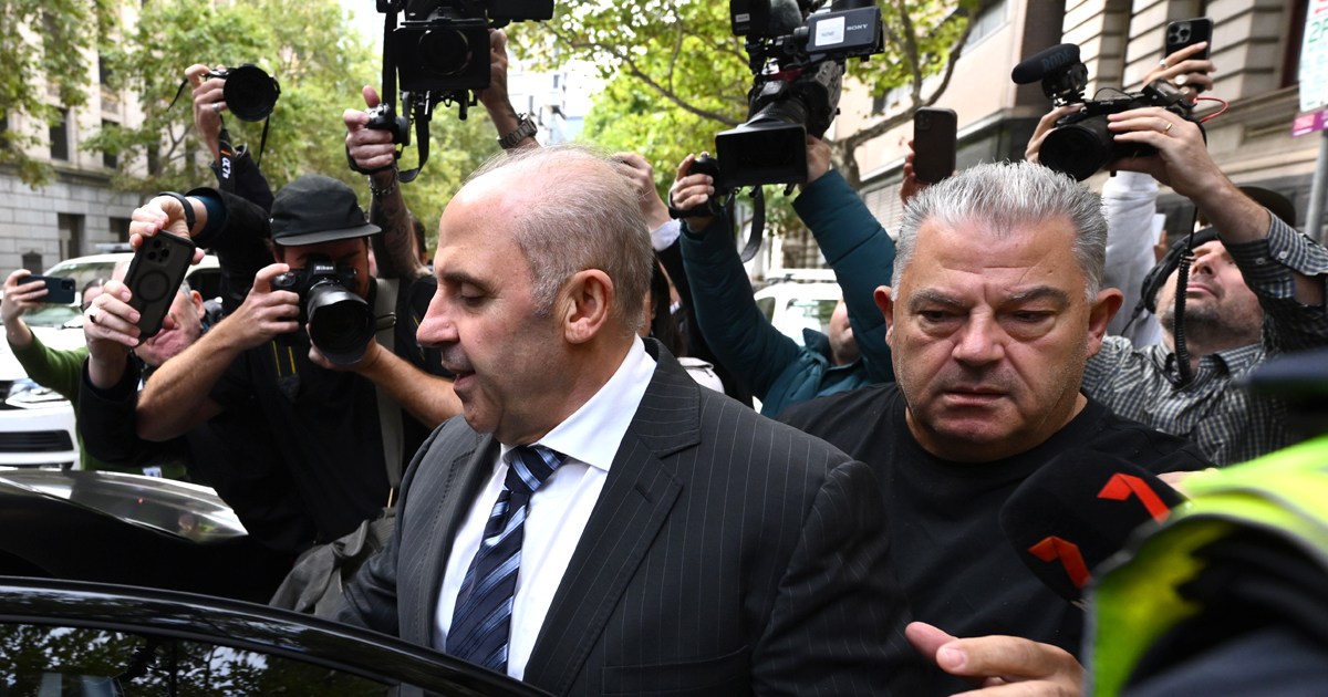 Kingpin Tony Mokbel walks out on bail to applause