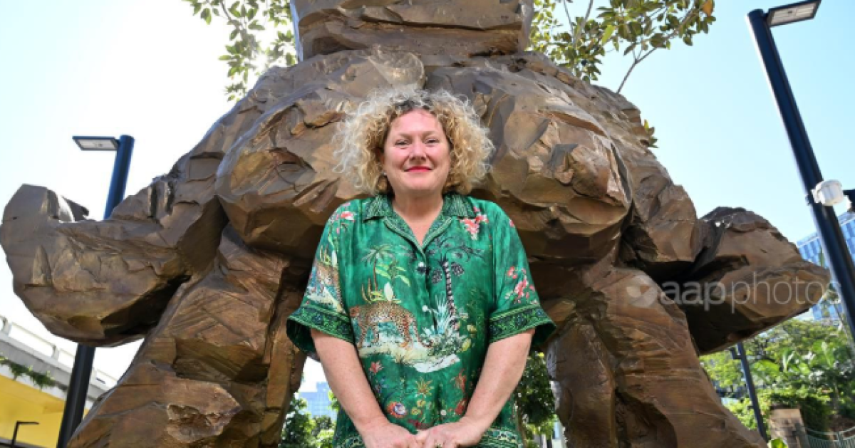 Julie Fragar wins the Archibald Prize