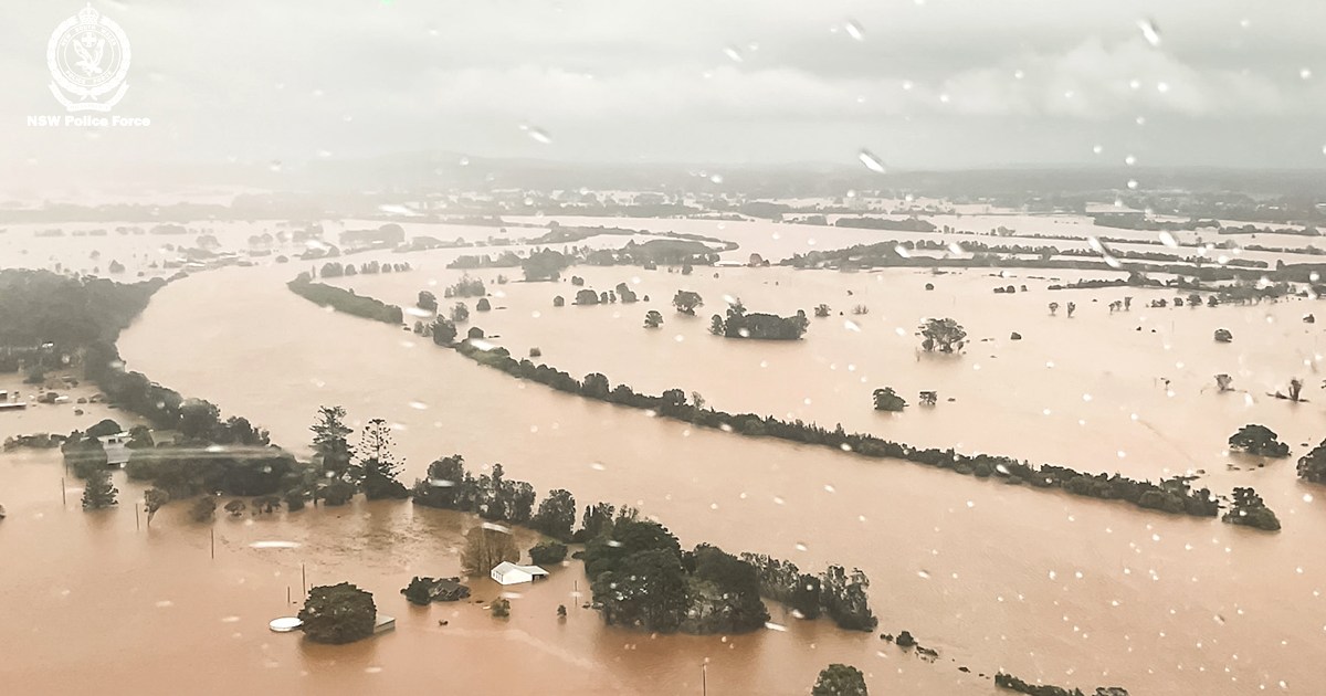 Defence moves in to NSW flood zones