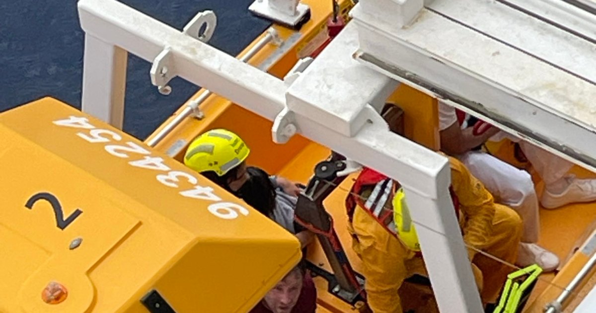 Father jumps off Disney cruise to rescue daughter, 5