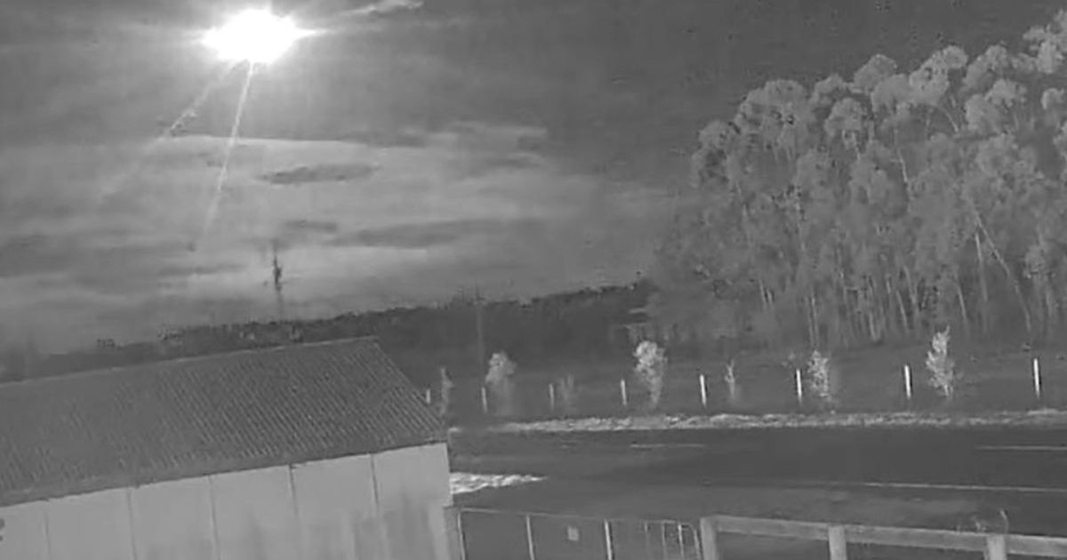 'Huge explosion': Confusion as meteor shakes Victoria