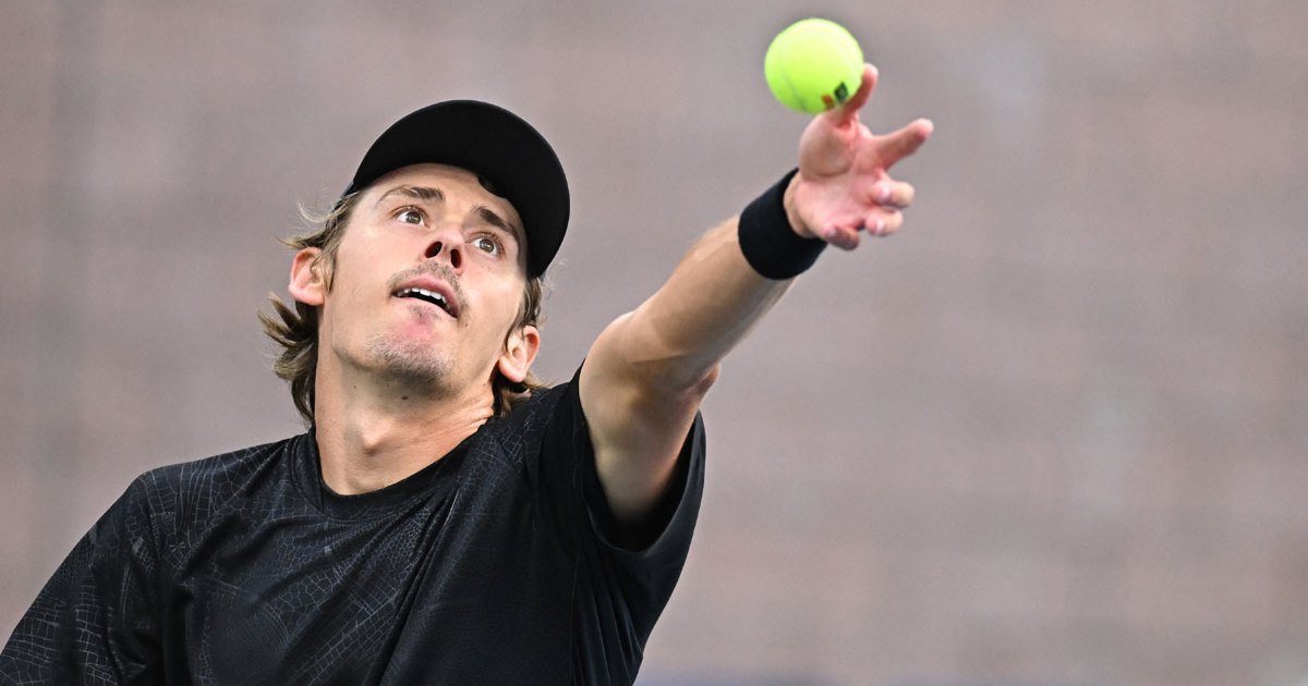 Top Aussies defy exodus to reach US Open third round