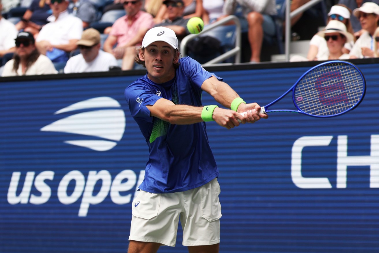 De Minaur cruises into New York quarter-final