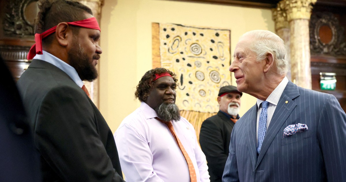 Anangu leaders meet King to mark Uluru handback