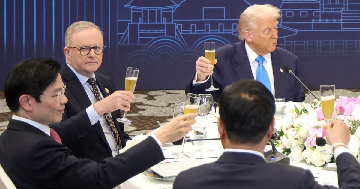 Glasses clink as Trump and Albanese dine together
