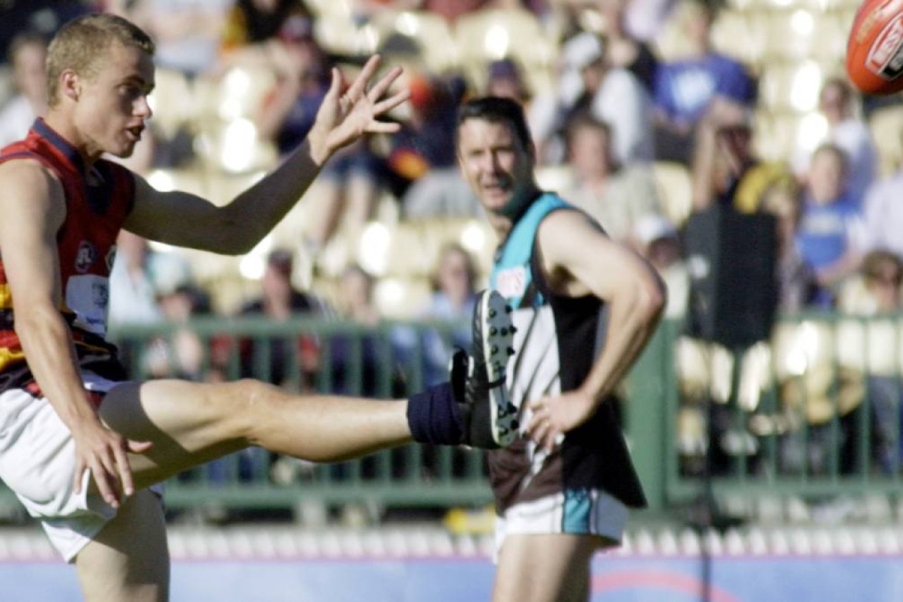 Hewitt's flirt with stunning switch from tennis to AFL