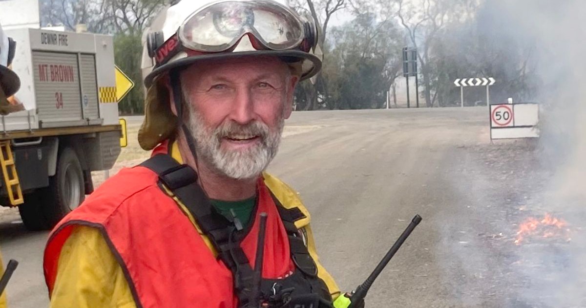'Much-loved' experienced firefighter dies battling blaze