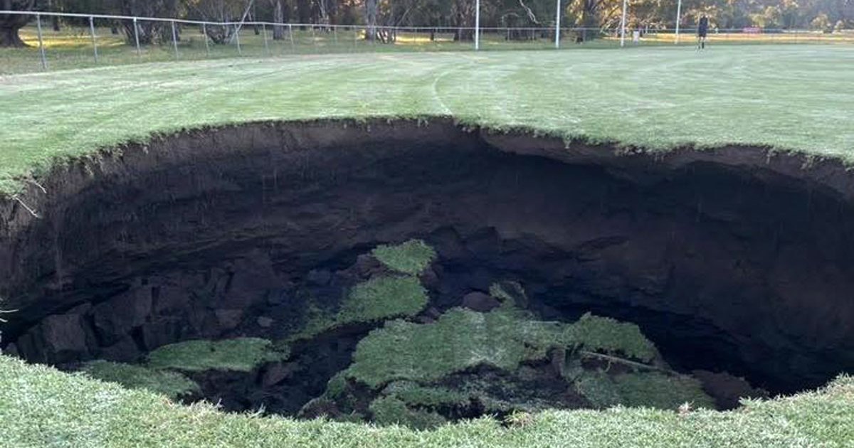 Massive sinkhole opens up near major tunnel project