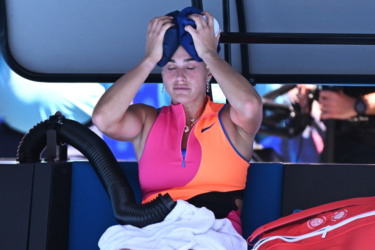 Australian Open flees inside as Melbourne mercury rises
