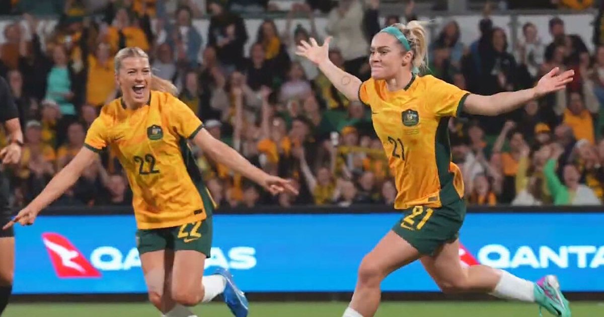 Soccer star Ellie Carpenter eyes homecoming glow-up